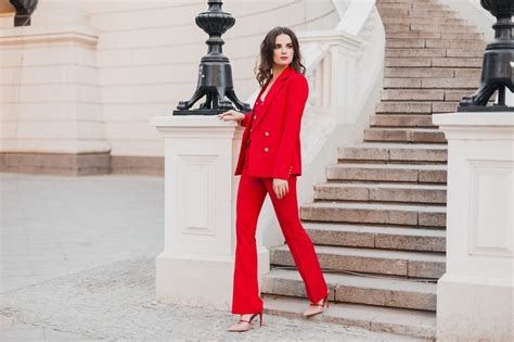 Cómo combinar unos zapatos rojos de fiesta Lucia Calzados Magazine
