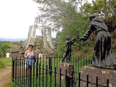 Monumento A La Paz Y La Reconciliacion Meanguera Del Golfo Aktuelle