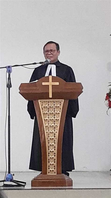 The Power Opung Praeses Bernard Manik Pimpin Ibadah Bersama Lansia
