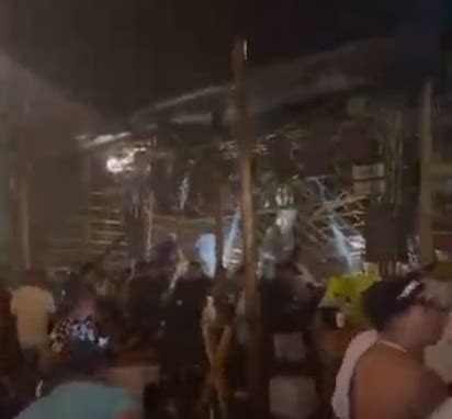 Palco desaba e deixa pessoas feridas em casa de show em João Pessoa