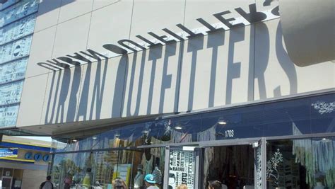 Creative Retail Display Examples To Increase Foot Traffic And Sales