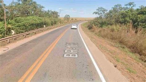 Acidente Na Br Entre Carro E Caminhonete Deixa Casal Ferido