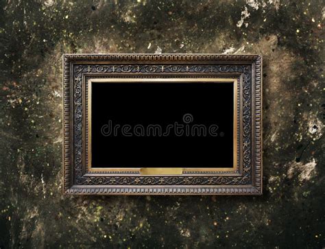 Oud Uitstekend Gouden Overladen Kader Voor Beeld Op Muur Stock Foto