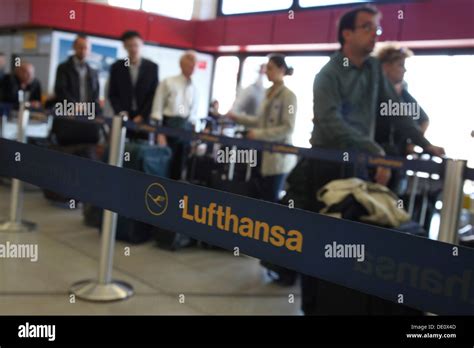 Airport Delays Hi Res Stock Photography And Images Alamy