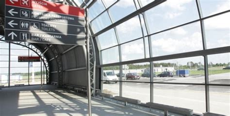 Automatyczna Odprawa Na Lotnisku W Modlinie Biometryczna Bramka