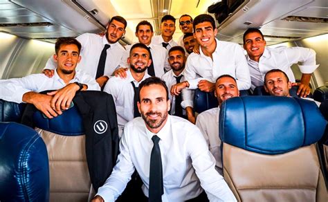 Hinchas De Universitario De Deportes Llegaron A Argentina Para El