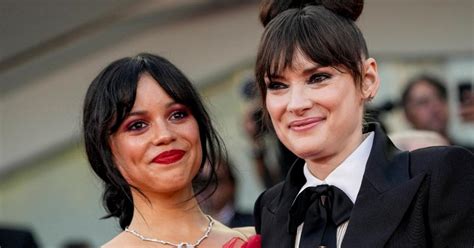 Jenna Ortega Winona Ryder Respond To Viral Red Carpet Clip Watch