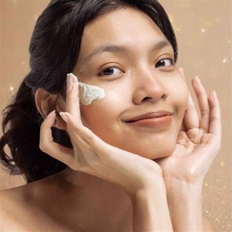 Bí quyết skincare Nên bôi kem chống nắng lúc mấy giờ sáng Newway