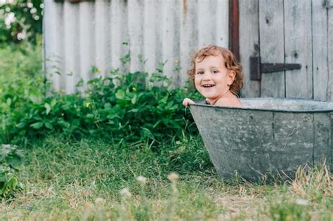 12 Creative Bathtub Photoshoot Ideas For Stunning Results