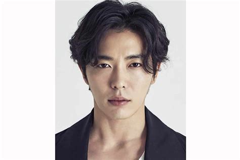 Model Rambut Pria Korea Untuk Wajah Lonjong Atau Panjang