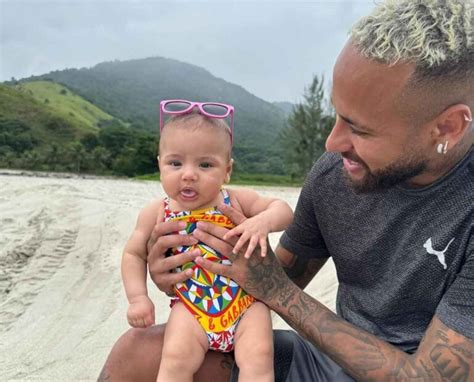Neymar tem pedido de apreensão de passaporte feito por mulher que diz