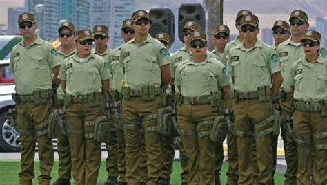 Adiós camisa bienvenida polera Carabineros estrena su remozado