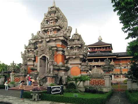 Keunikan Rumah Adat Bali Lengkap Dengan Nama Dan Gambar Loker Bali