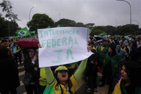 Vídeos atos de bolsonaristas em 18 estados e no DF pedem intervenção