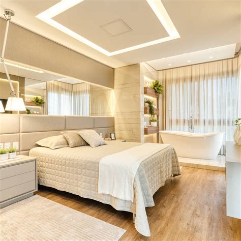 Quarto de casal contemporâneo cores claras e banheira de imersão