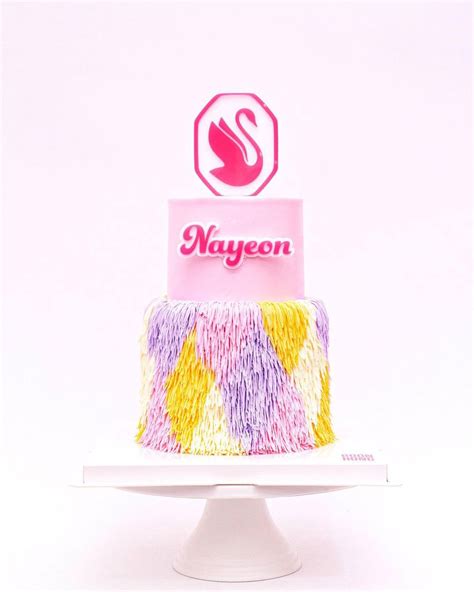 TWICE Indonesia On Twitter Nayeon X Swarovski A 2 Tier Cake