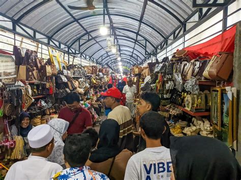 blitar Indonesia abril 2023 el ver de un callejón dónde muchos