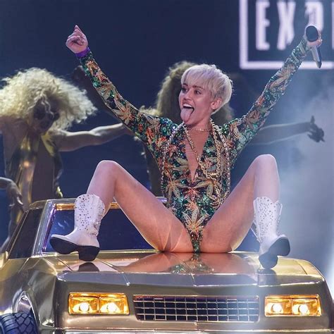 Miley Cyrus Shows Her Private Parts Telegraph