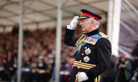 Entenda como será a cerimônia de coroação do Rei Charles III Bacana