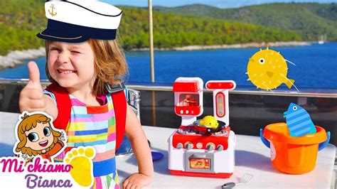Una Passeggiata Al Mare Con La Bambina Bianca Giochi Di Cucina Sul