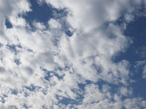 Cielo Azul Con Fondo De Nubes Foto Premium