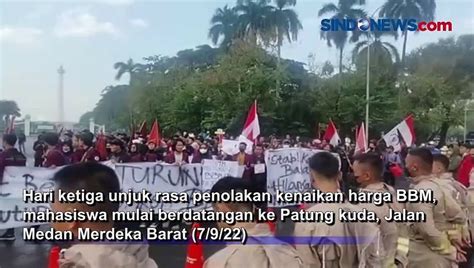 Meski Hujan Hari Ketiga Demo Penolakan Kenaikan Harga BBM Tetap
