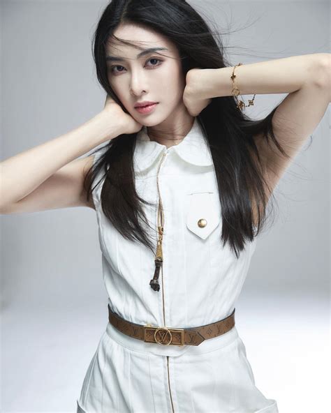 Ch N Dung Hotgirl Tr Ng Di U Linh I L M N M Mua Si U Xe X Y Bi T