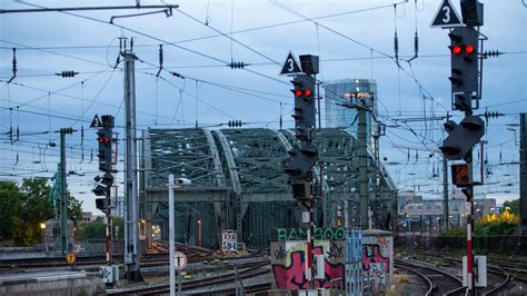 Zugverkehr In K Ln Wieder Regul R Und Unauff Llig