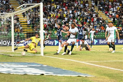 Hinchas Del Deportivo Cali Increpan A Javier Reina Tras El Partido