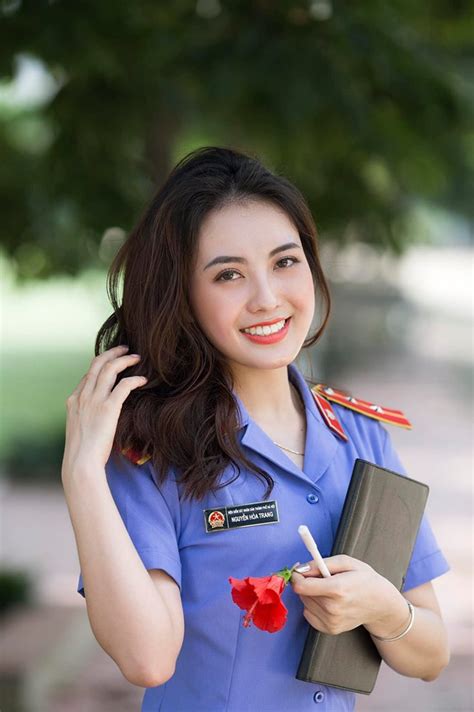 Chân dung nữ kiểm sát viên xinh đẹp nhất nhì MXH Nụ cười tỏa nắng