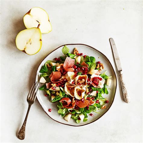 Warme Geitenkaas Salade Met Parmaham Walnoten En Granaatappel Buuf