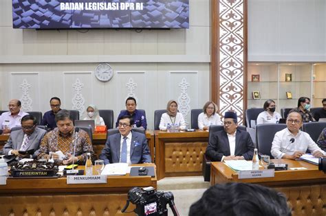 Baleg DPR Sepakati Perpu Cipta Kerja Jadi Undang Undang Kemnaker