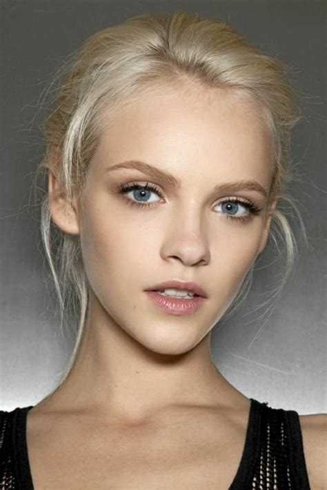 make up tipps für junge frauen mit blondem haar und blaue augen