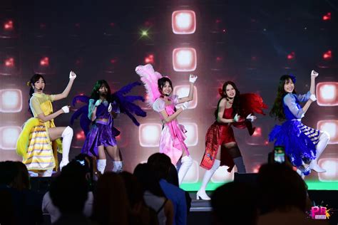 PRSociety on Twitter 5 สาว BNK48 โชวเพลง หมกกบ และ มนตรก