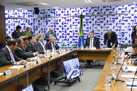 Partidos ainda buscam acordos para conquistar comando em comissões na