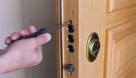 Cómo cambiar una chapa de puerta Blog de cerrajeros a domicilio24 H