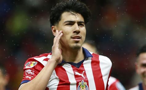 Chivas Erick Gutiérrez no se calla y responde a sus críticos van por