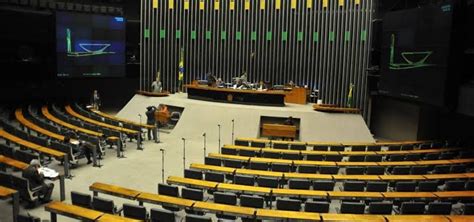Câmara aprova mudanças na reforma do ensino médio após acordo sobre