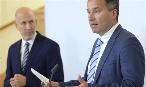 Sind Kochers neue Vorgaben Schikanen für Arbeitslose AMS Chef Kopf