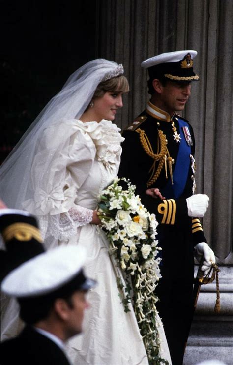 42 de ani de la căsătoria dintre Diana și Charles Detalii mai puțin