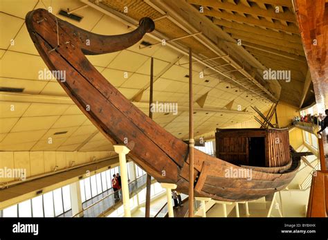Khufu Solar Boat Museum King Cheops Ship In The Museum At The Base Of