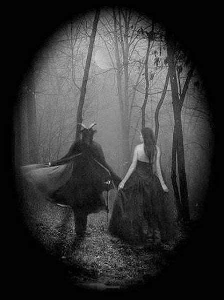 11 Creative Photoshoot Ideas For Halloween CHARLIES WANDERINGS Dark