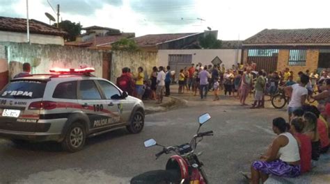 ESPAÇO MILITAR JOVEM É ENCONTRADA MORTA SINAIS DE VIOLÊNCIA NO