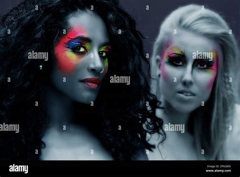Afrikanerin Und Blondine Verf Hrerisches Sinnliches Und Erotisches