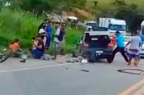 Batida entre caminhão e carro deixa uma pessoa morta e duas feridas