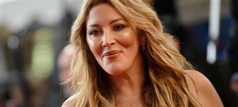 Loana évoque sa descente aux enfers et se confie sur ce qui l a fait