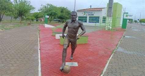 MP recomenda retirada de estátua de Daniel Alves em Juazeiro