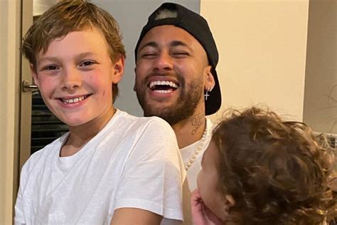 Filho de Neymar reage ao saber que terá um irmão