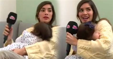 Korina Rivadeneira apareció en entrevista en vivo dándole de lactar a