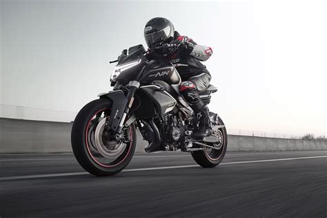 Una radical hypernaked china de 1 300 cc y motor KTM está a punto de